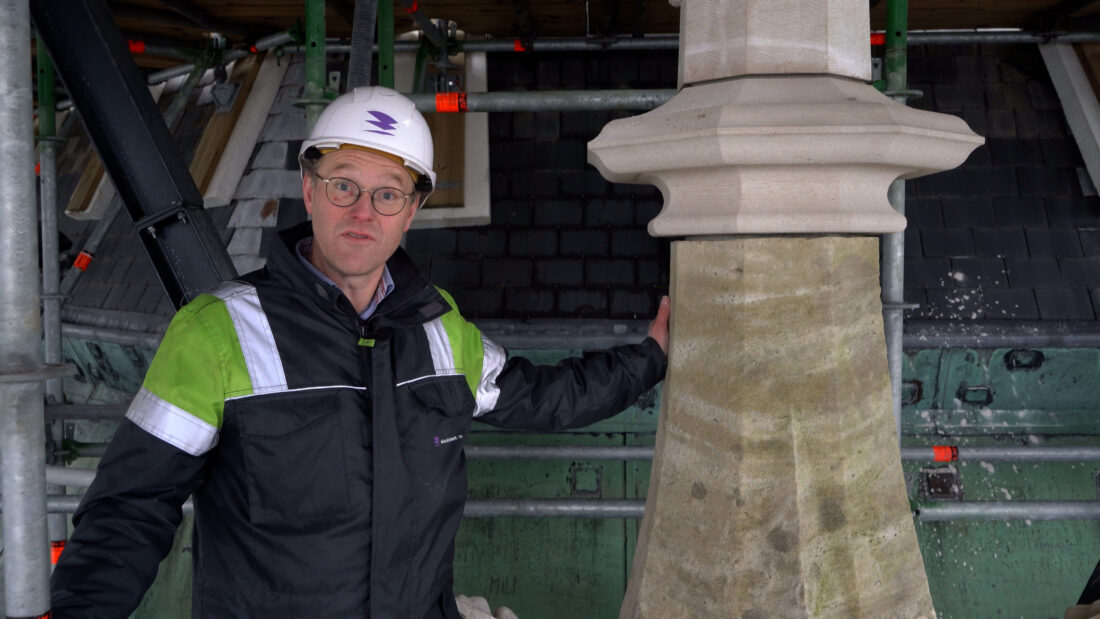 Domtoren stijgt uit de steigers en dat wordt gevierd met een speciaal ...