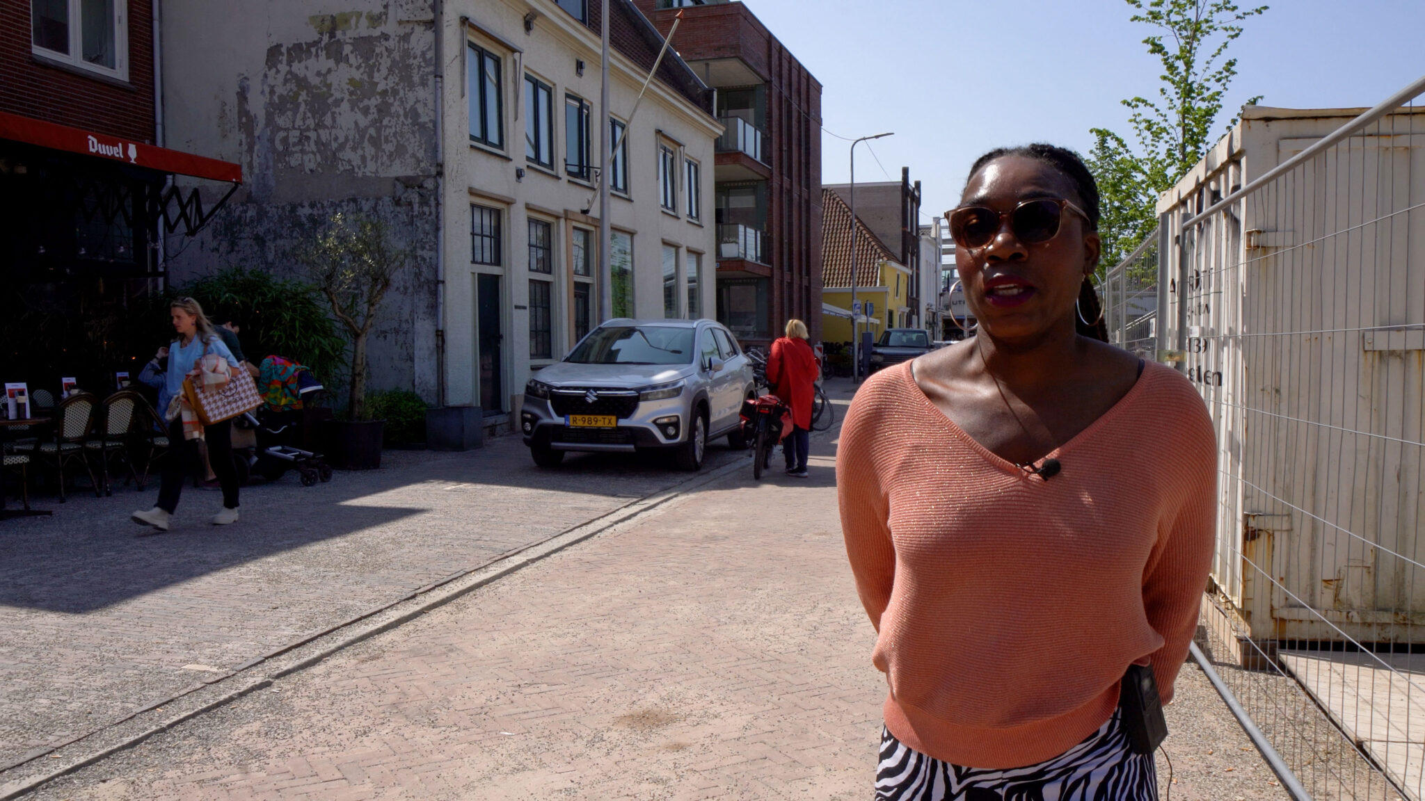 Eva Jinek schiet vol als Utrechtse Lily Monori van Dijken voorleest uit ...